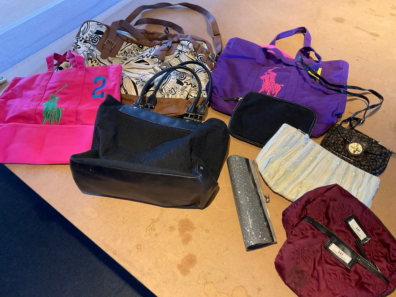 Forskellige tasker og make up punge fra day, dkny, pieces og Ralph l | DBA