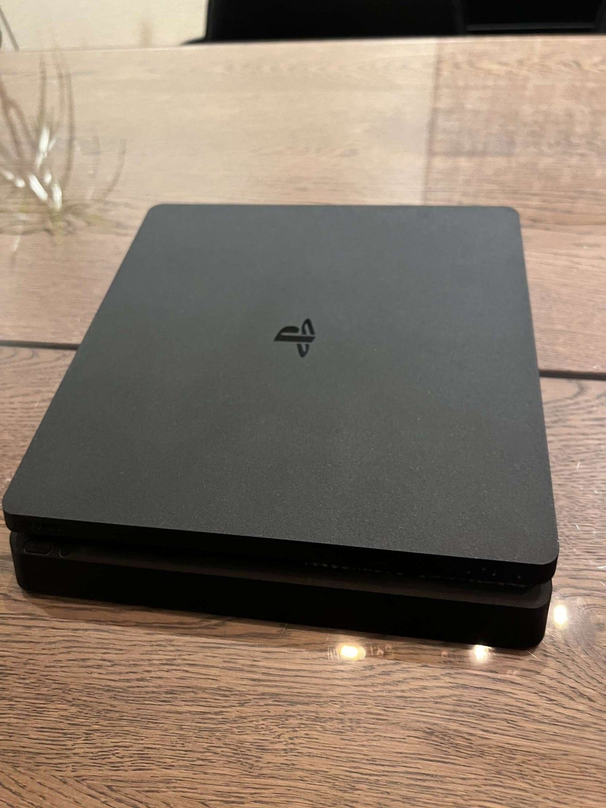 PS4 slim | DBA