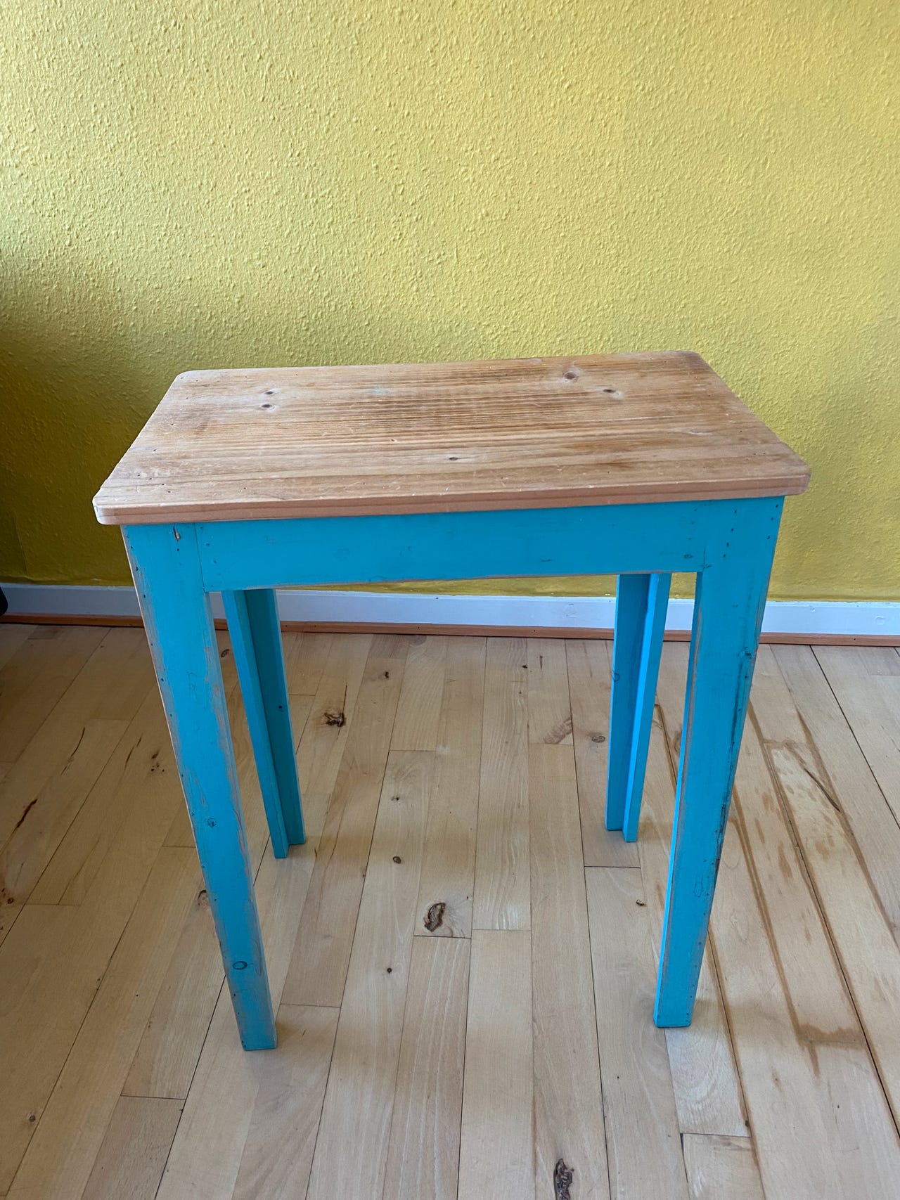 Lille bord med patina | DBA