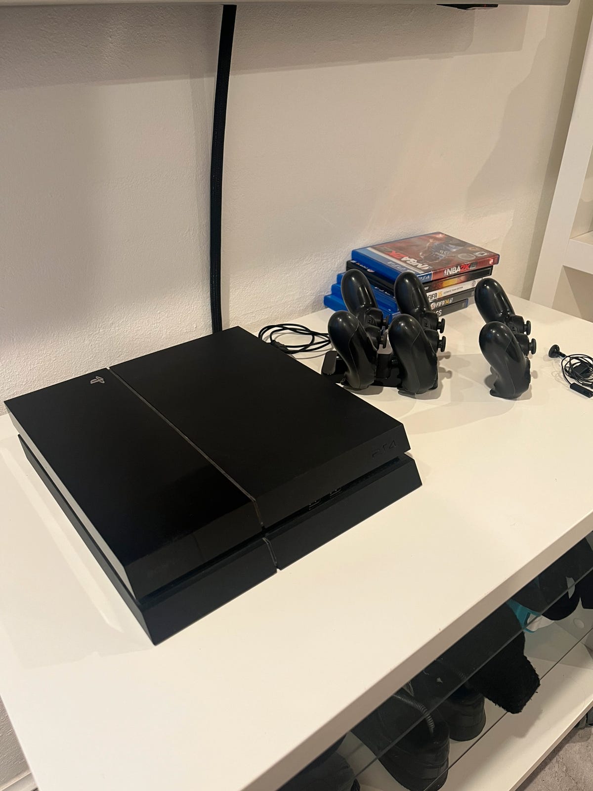 Playstation 4 inkl. 3 controllere + spil | DBA