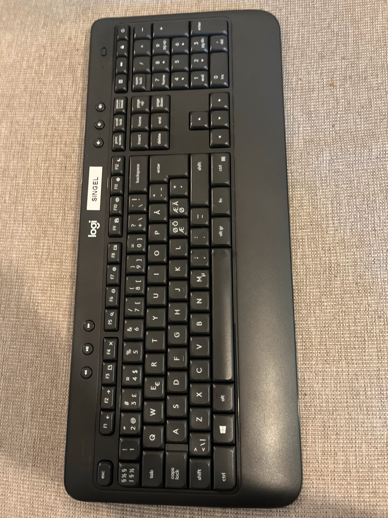 Logitech wireless keyboard K540 | DBA