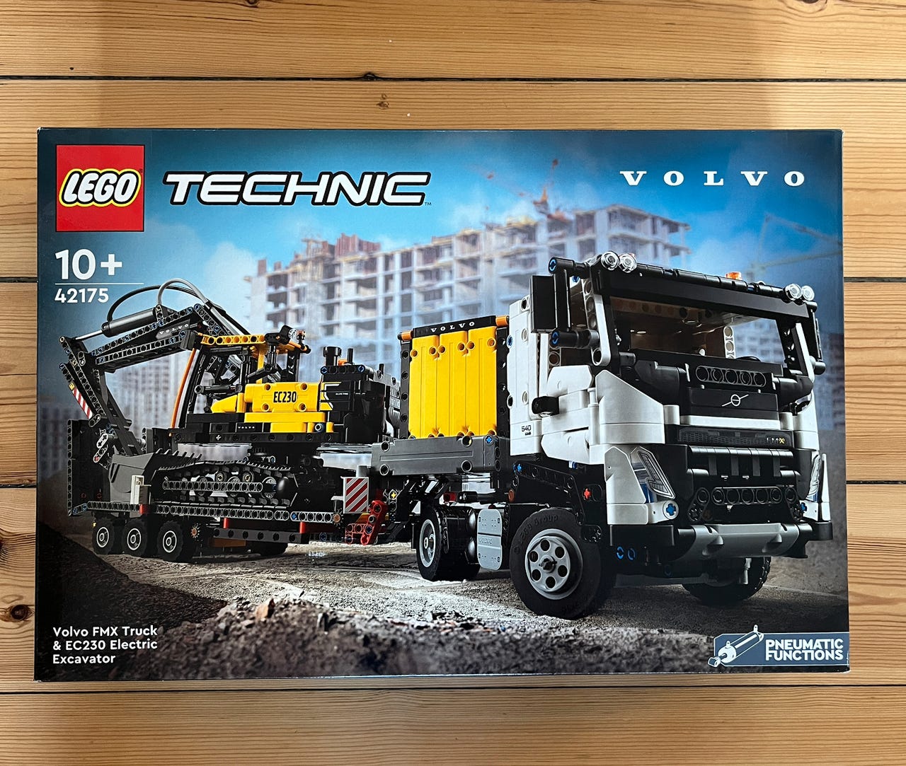 LEGO Technic 42175 Volvo FMX Truck & Electric Excavator | DBA