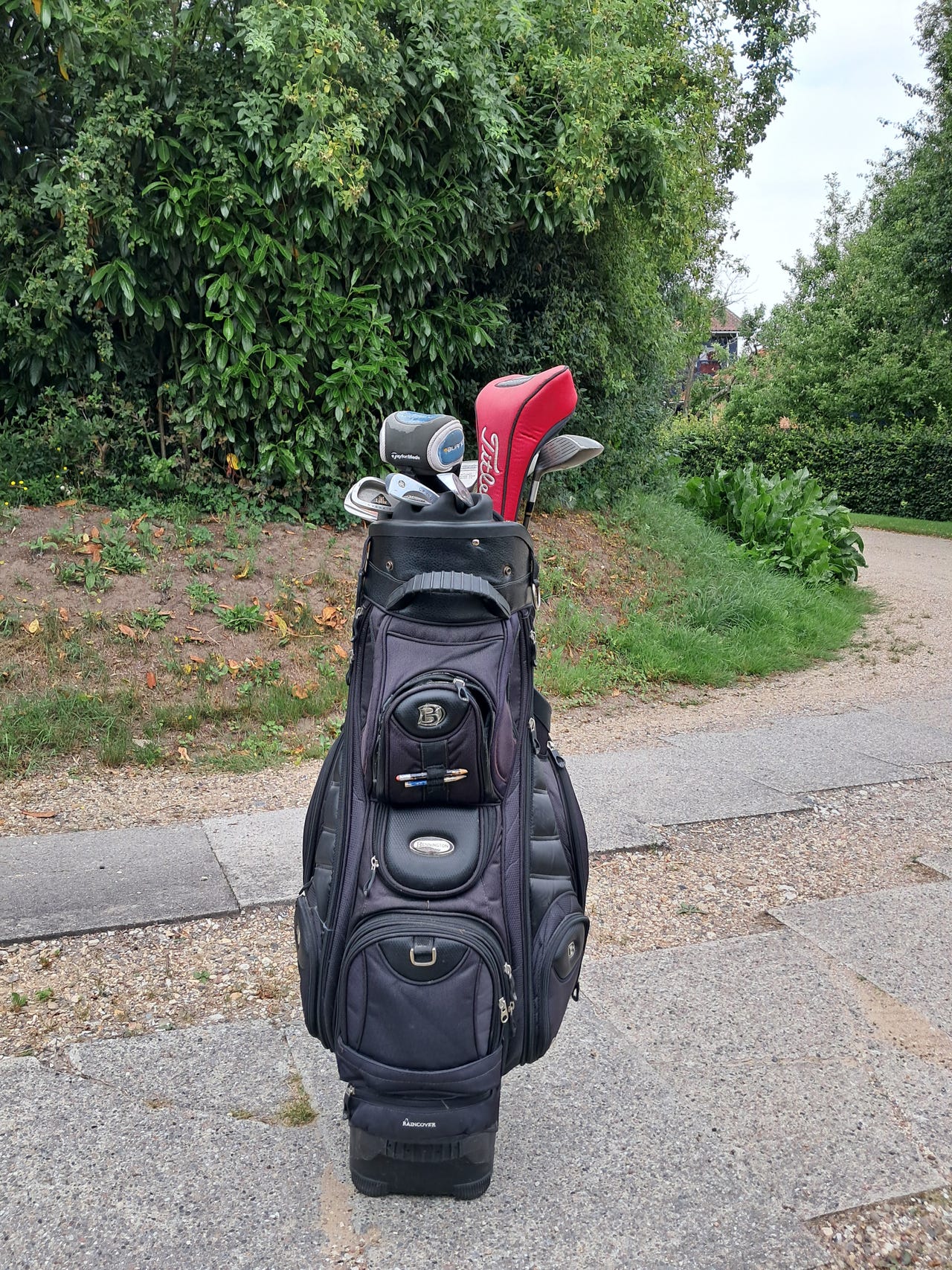forskellige Golfkøller, og 7 jern. Sæt med Bag, blålig. | DBA