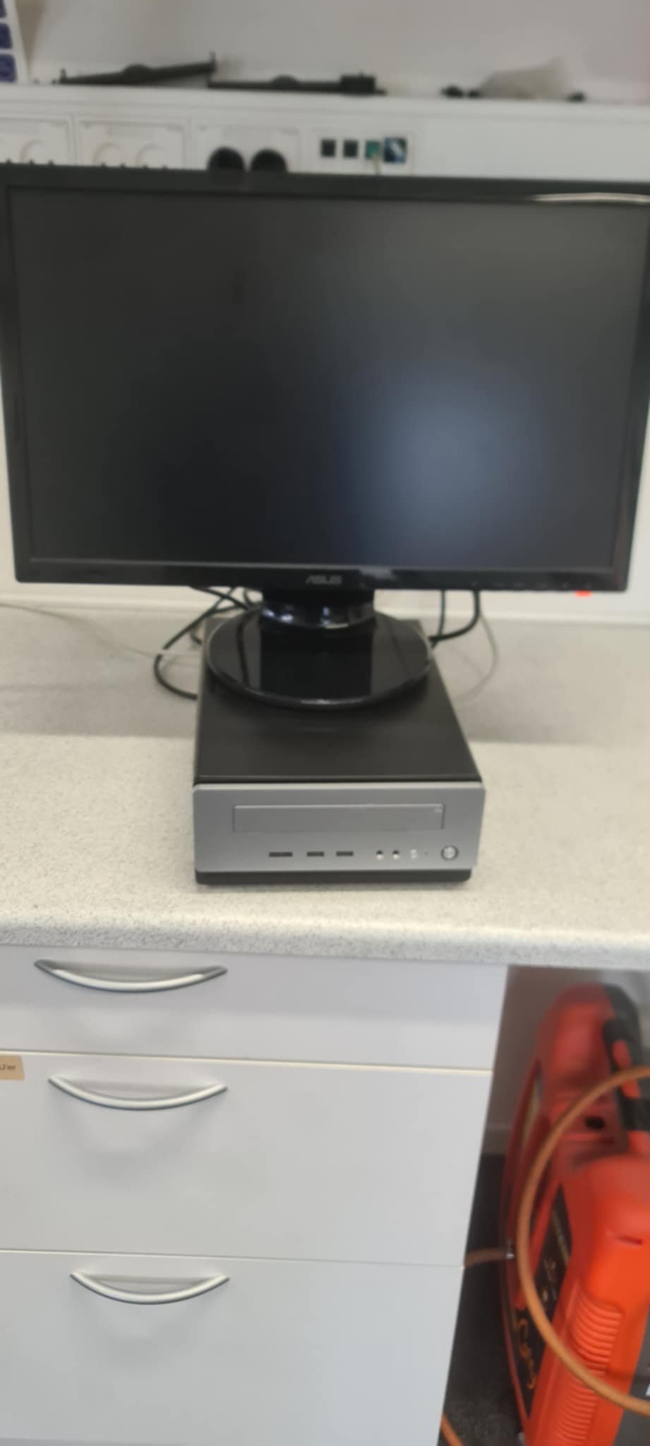 Abook med 21" skærm | DBA