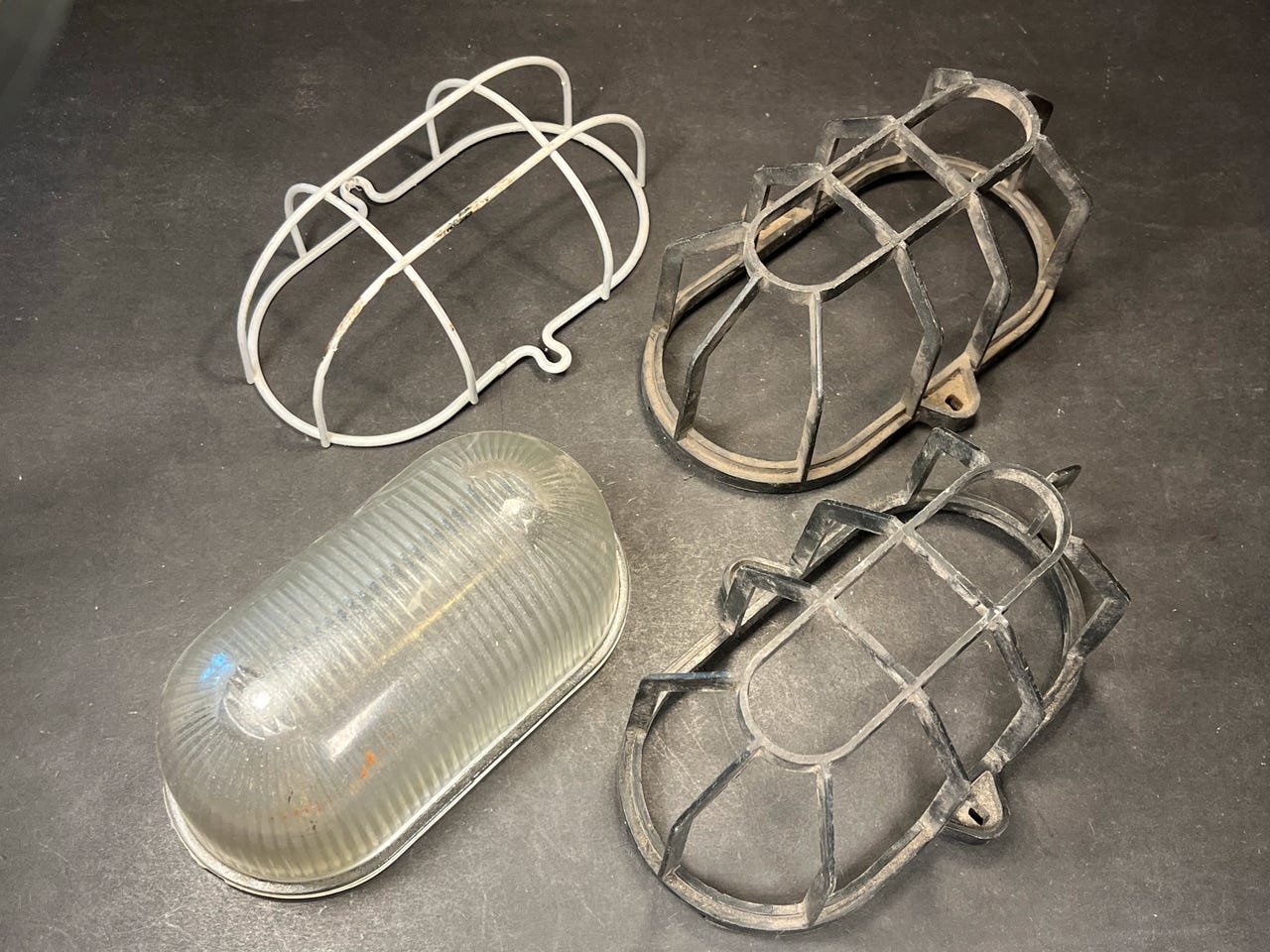 Glas og gitter til staldlampe | DBA