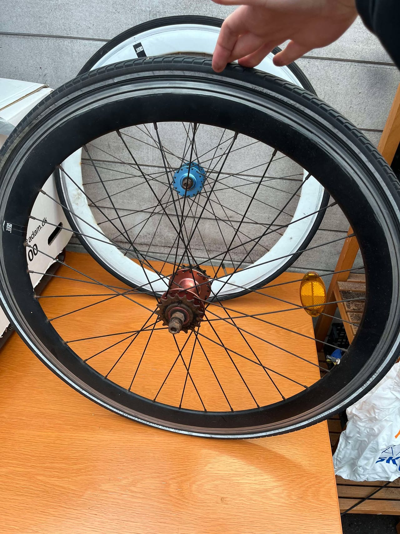 2 x CREATE cykelhjul bagdæk - rød & blå farve | DBA