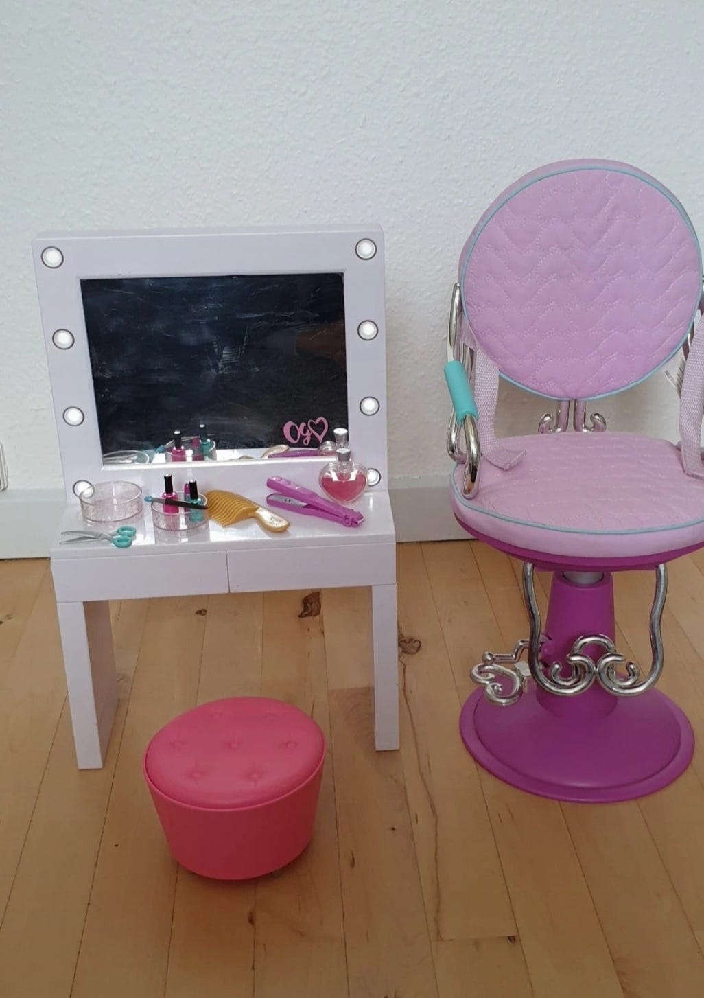 Our generation makeup bord og frisør stol | DBA