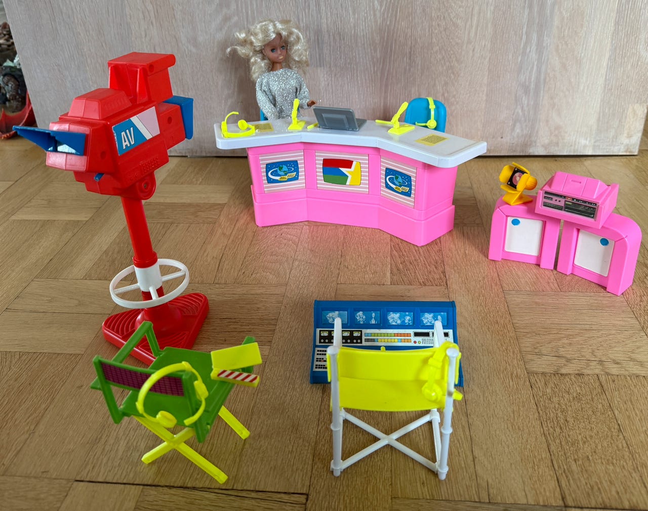 Barbie - 6 O’clock News | DBA