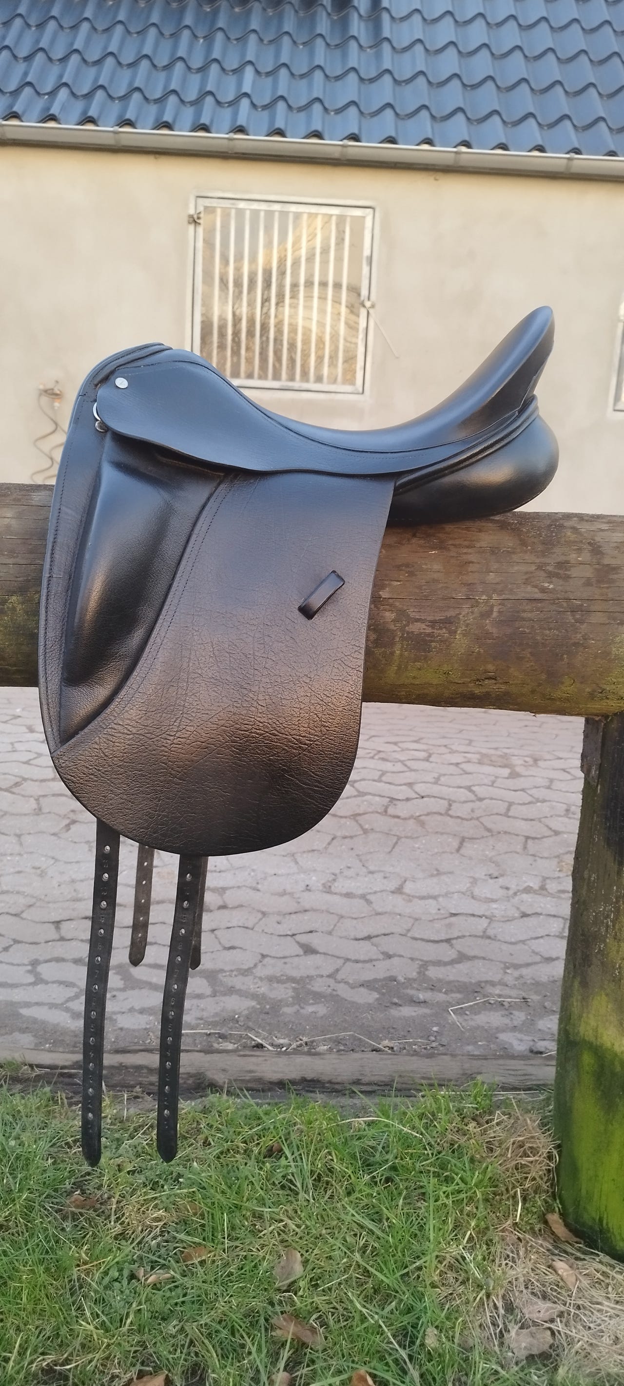 Dressur sadel med udvendig støtte | DBA