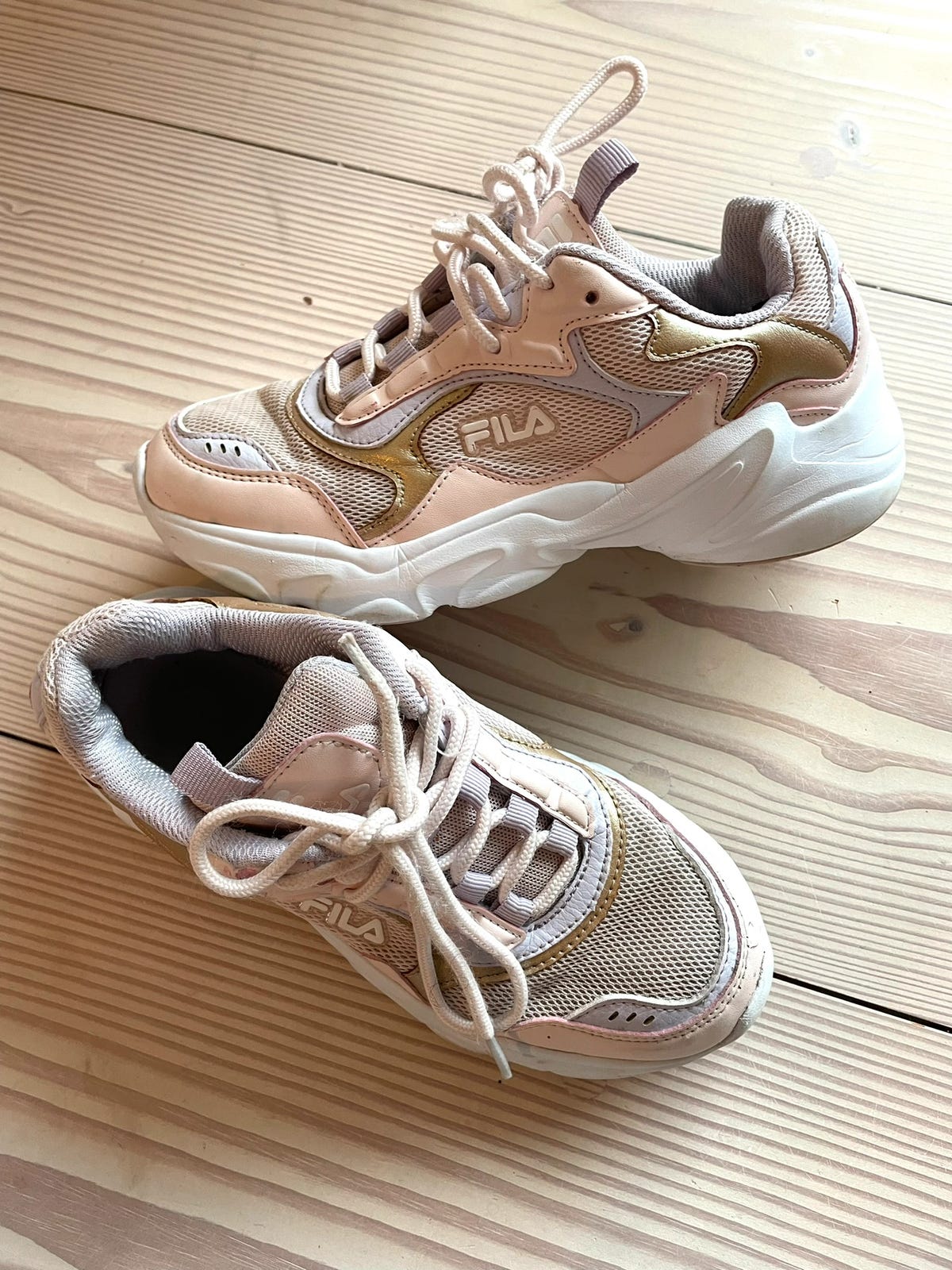 Fila sneakers. Brugt ganske lidt da de var købt for små. | DBA