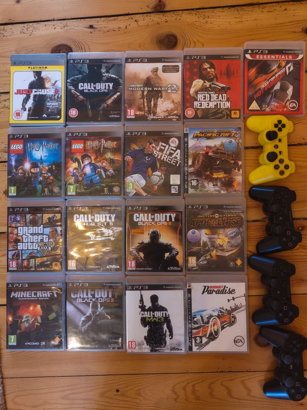 PS3 Slim + 4 controllere + 17 spil | DBA