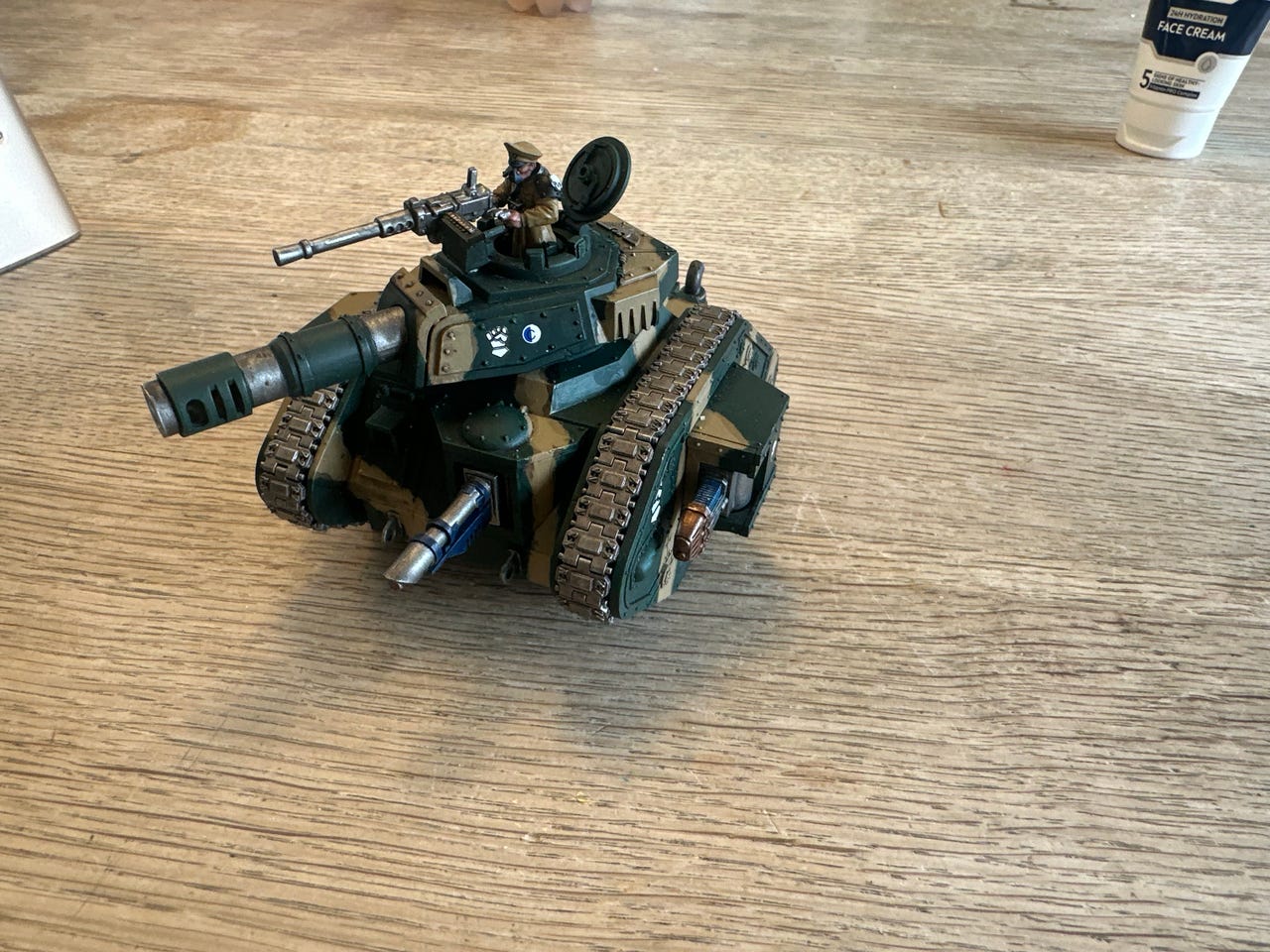 Warhammer 40k Astra Militarum Lehman Russ Battle Tank Commander | DBA