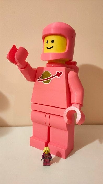 Lego Sæt - Space - Handmade 3D simil Lego Classic Spaceman 35cm | DBA