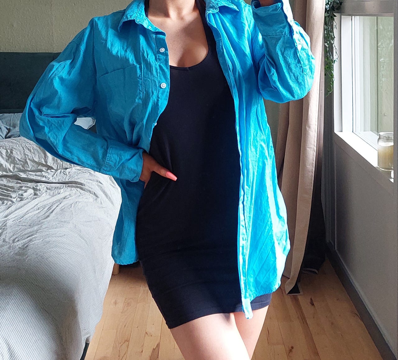 Blå oversized skjorte fra H&M med hvide knapper | DBA