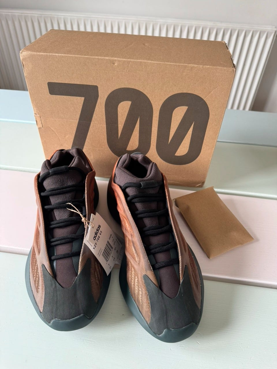 Adidas Yeezy 700 v3 Cooper fade | DBA