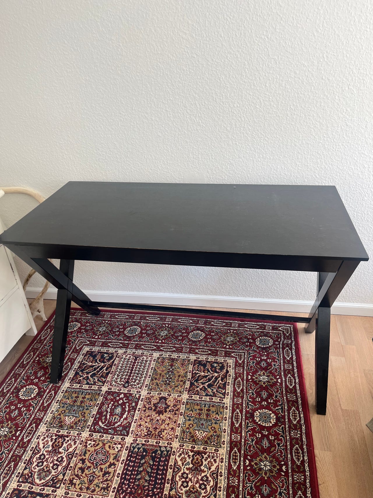 Sort skrivebord med skuffe | DBA