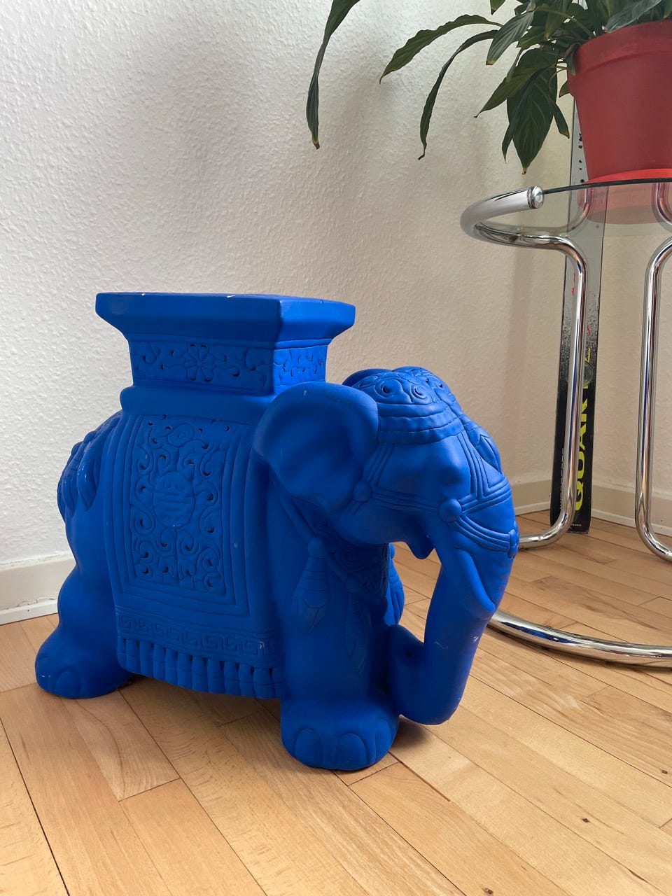 Electric blue elefant i porcelæn | DBA
