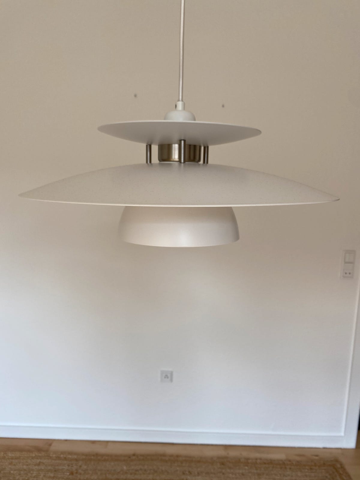 Fin loftlampe i hvid | DBA