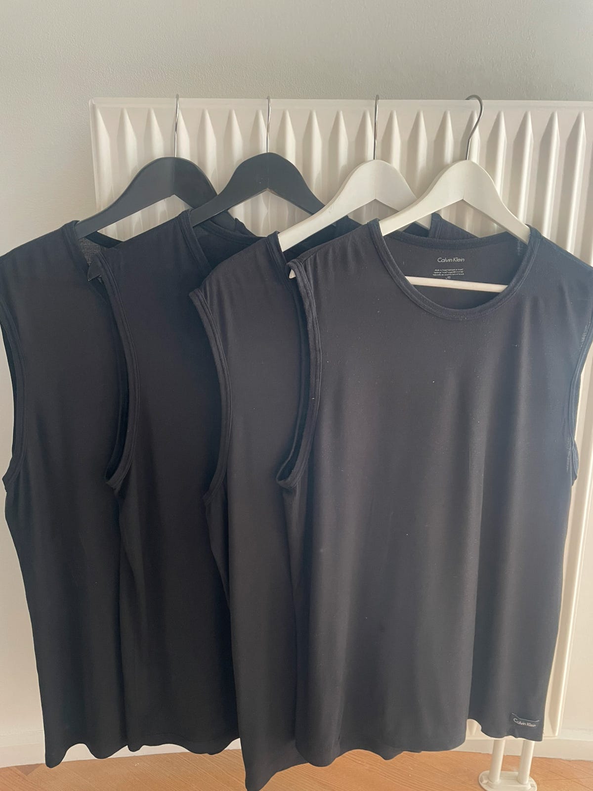 4 sorte herre undertrøjer - Calvin Klein | DBA