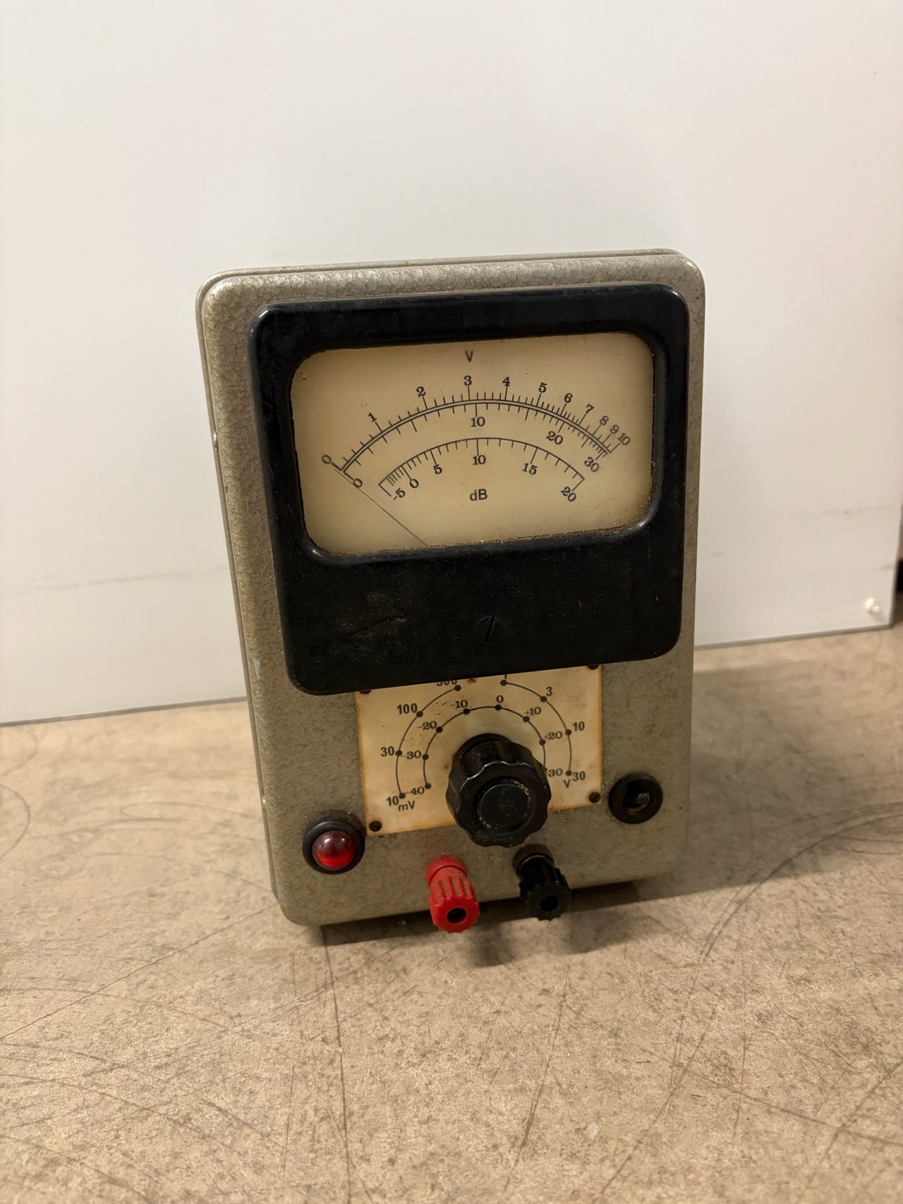 Vintage analog volt- og dB-meter – 1950–70’erne | DBA