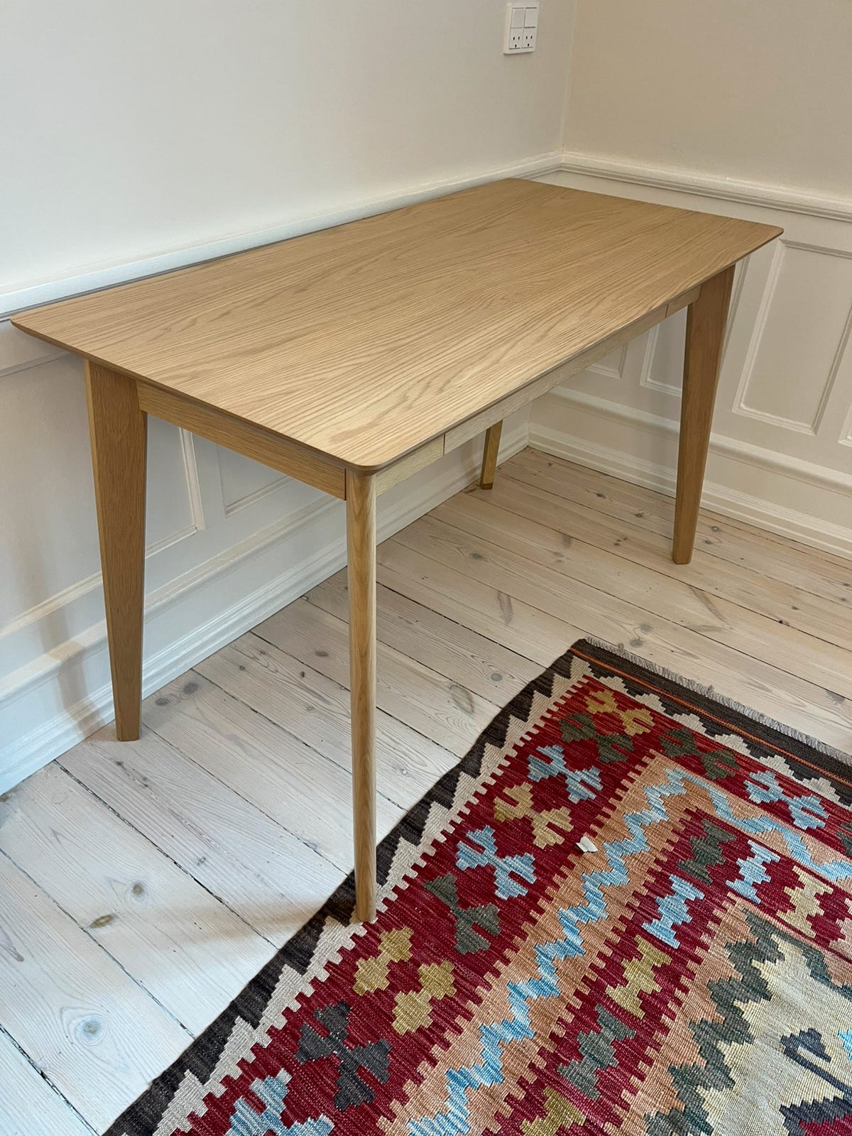 Skrivebord med skuffe i eg Kalby | DBA