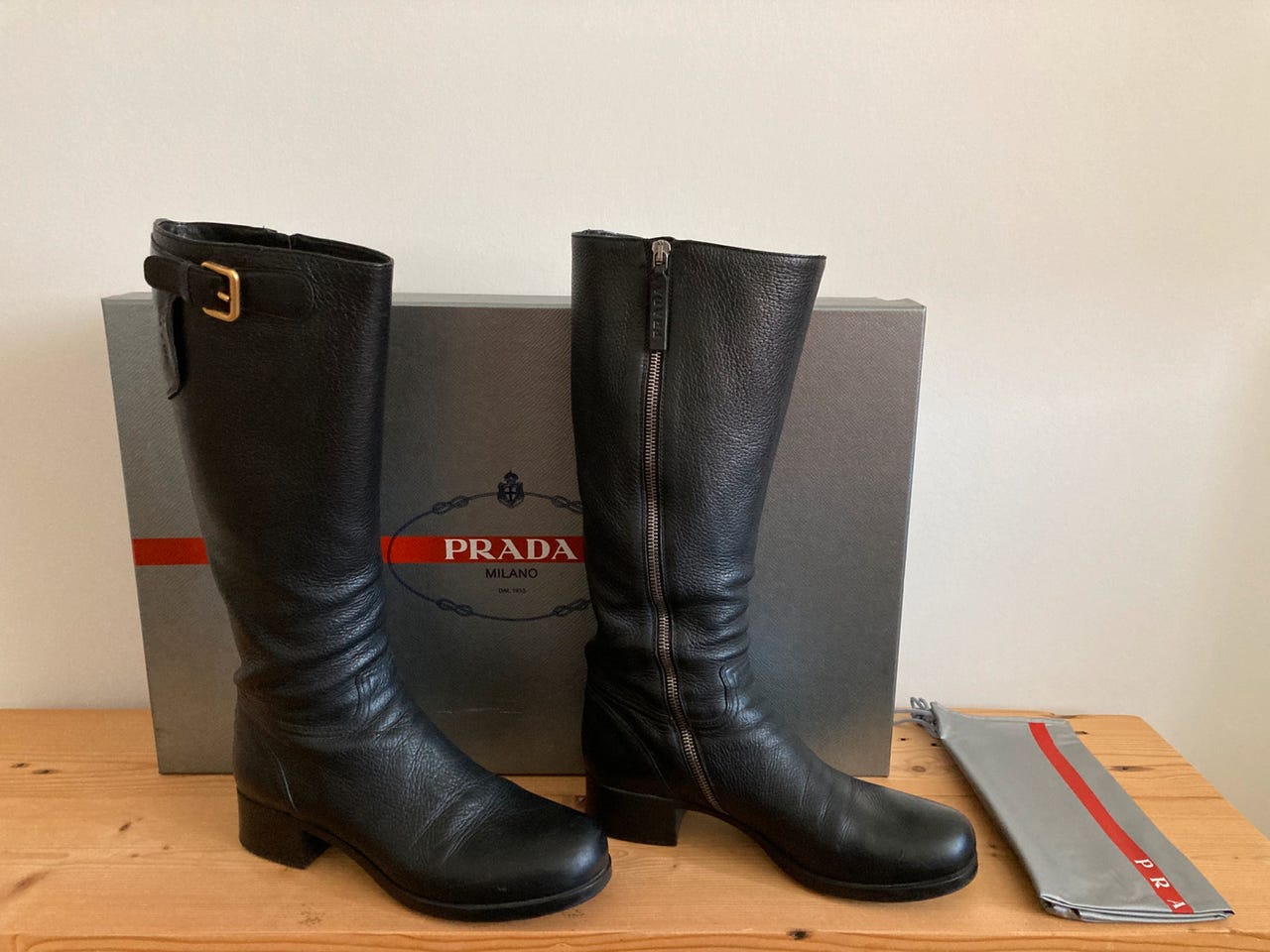 Støvler fra Prada i blødt kalveskind/ sort | DBA