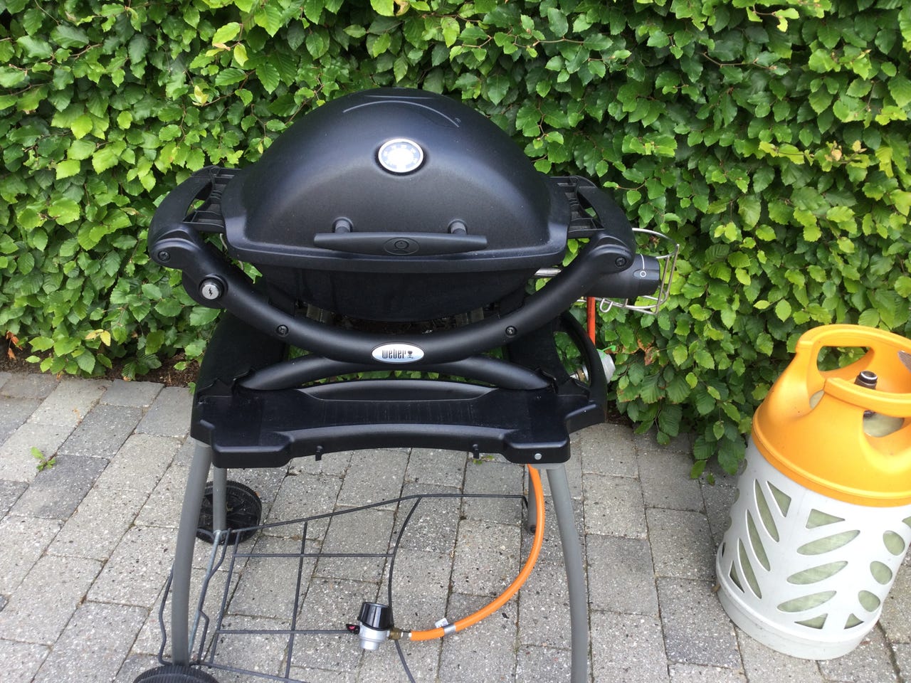 Weber gasgrill Q1200 incl 2/3 fyldt gasflaske | DBA