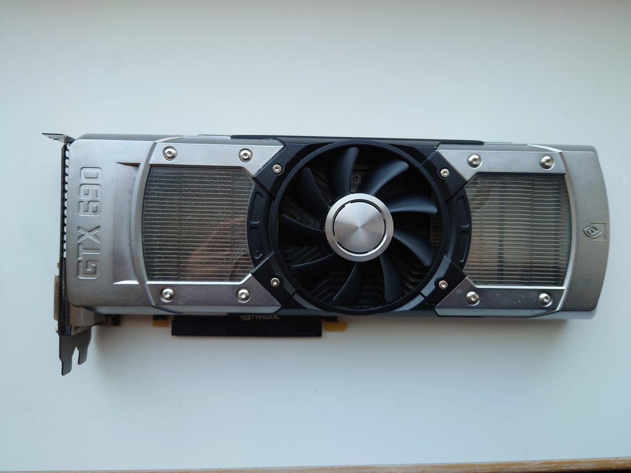 GTX690 2GB | DBA