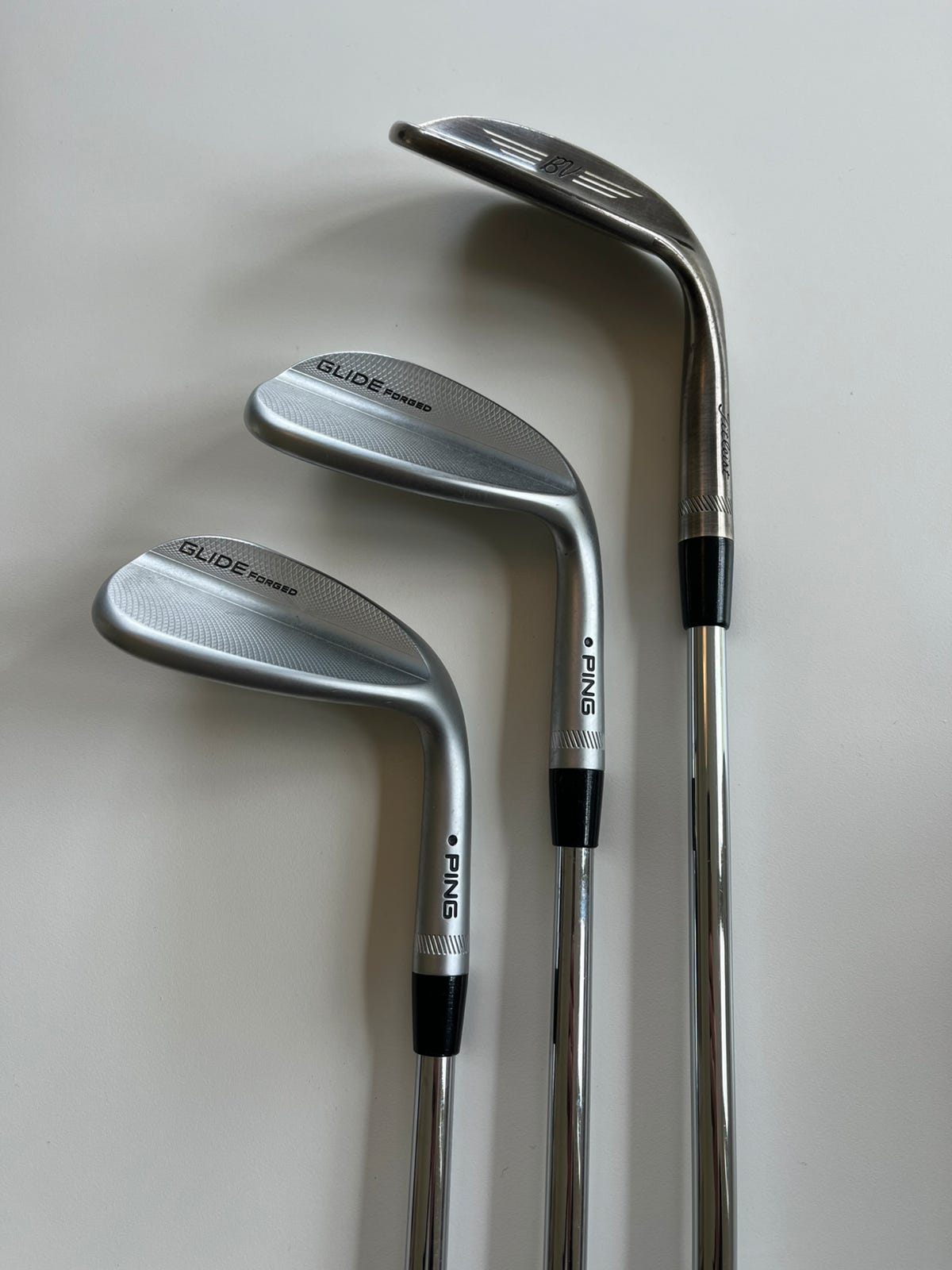 2 x Ping Glide forged wedge (52 og 56) + 1 x Titleist Vokey SM8 Brushed ...