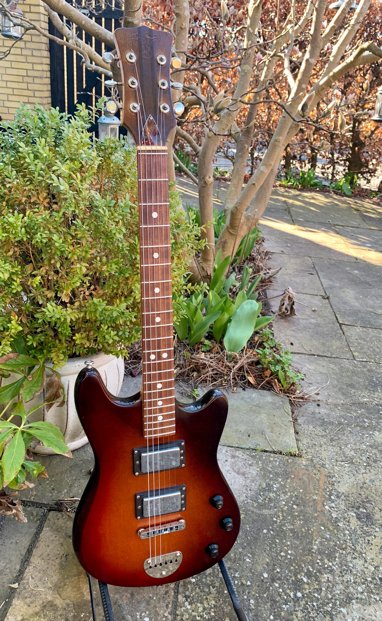 Defil, elektrisk guitar fra 80’erne | DBA