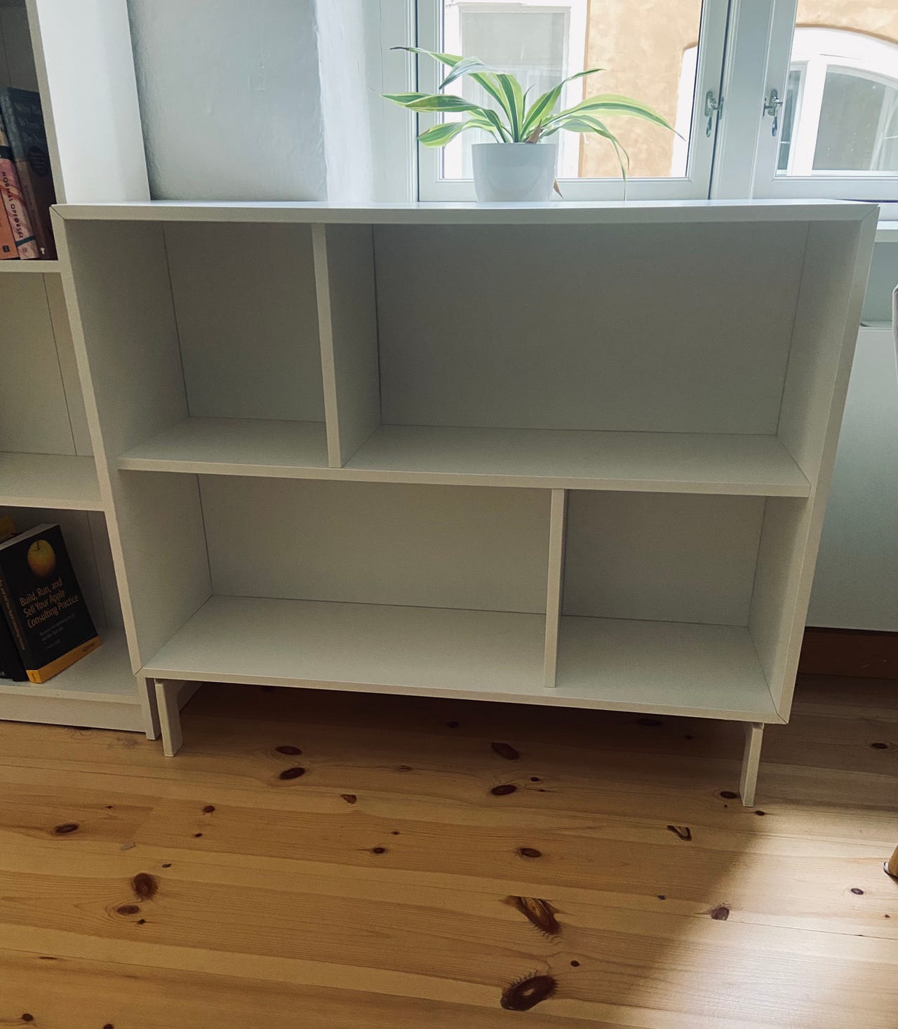 Fin hvid reol (ukendt mærke) | DBA