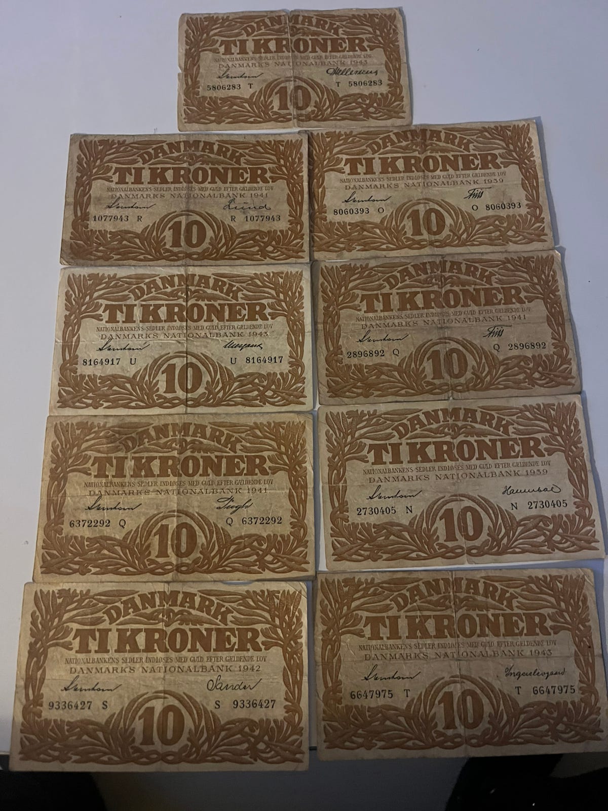 10 kr. sedler. | DBA