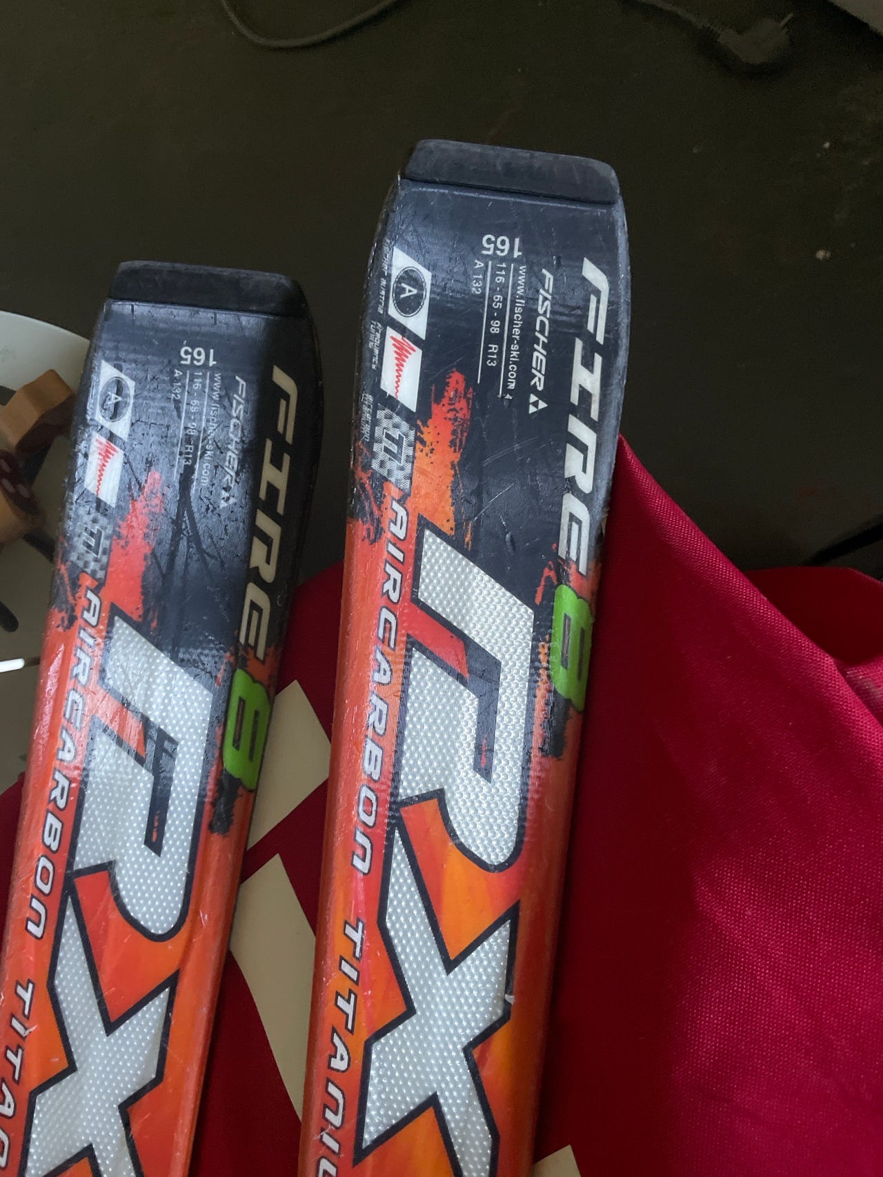 Fischer RX Fire 8 Air Carbon Titanium ski (165 cm) + stave | DBA