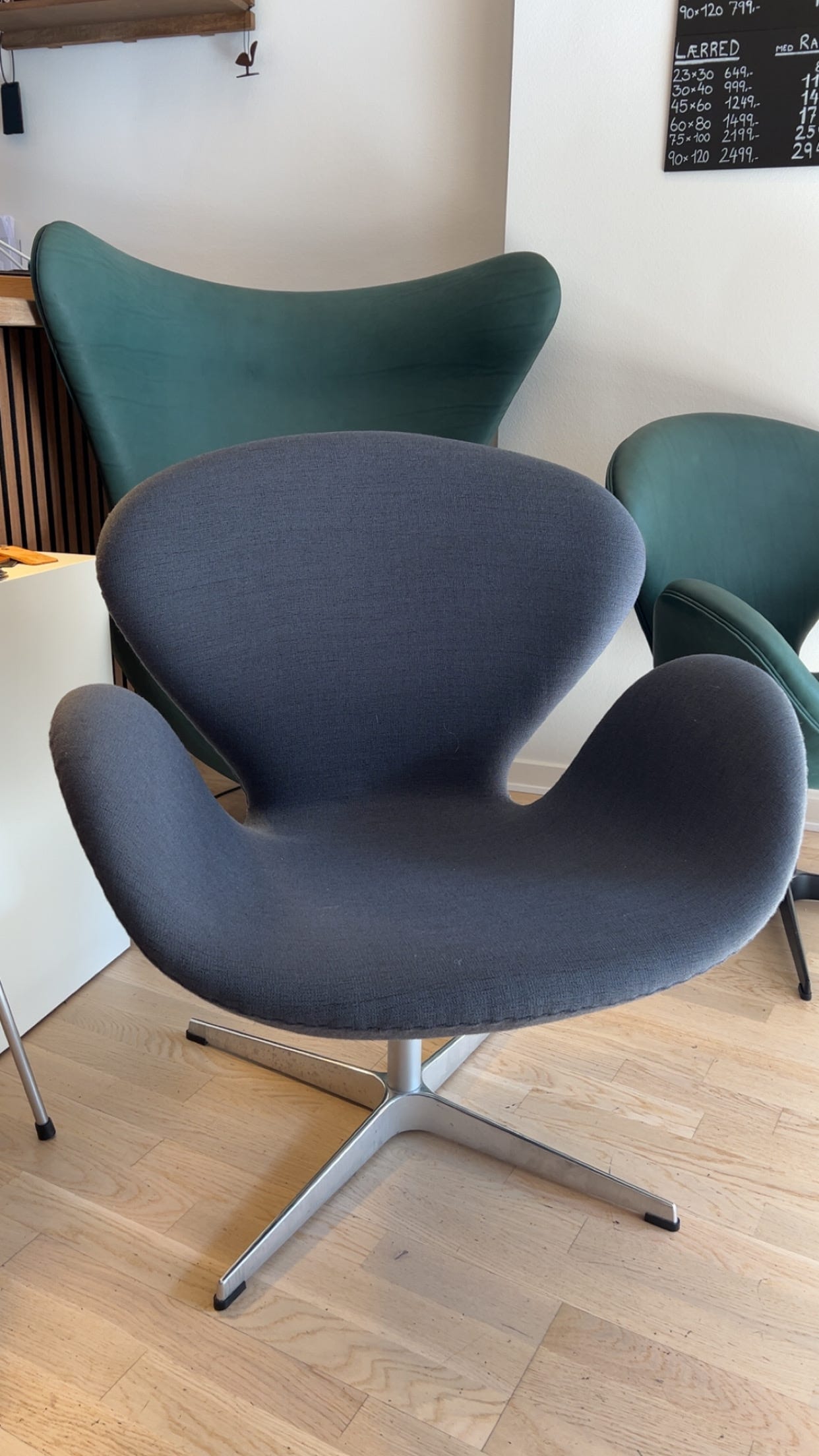 Svane stol – Fritz Hansen – Black Label – 2021 – 16.000 kr. | DBA