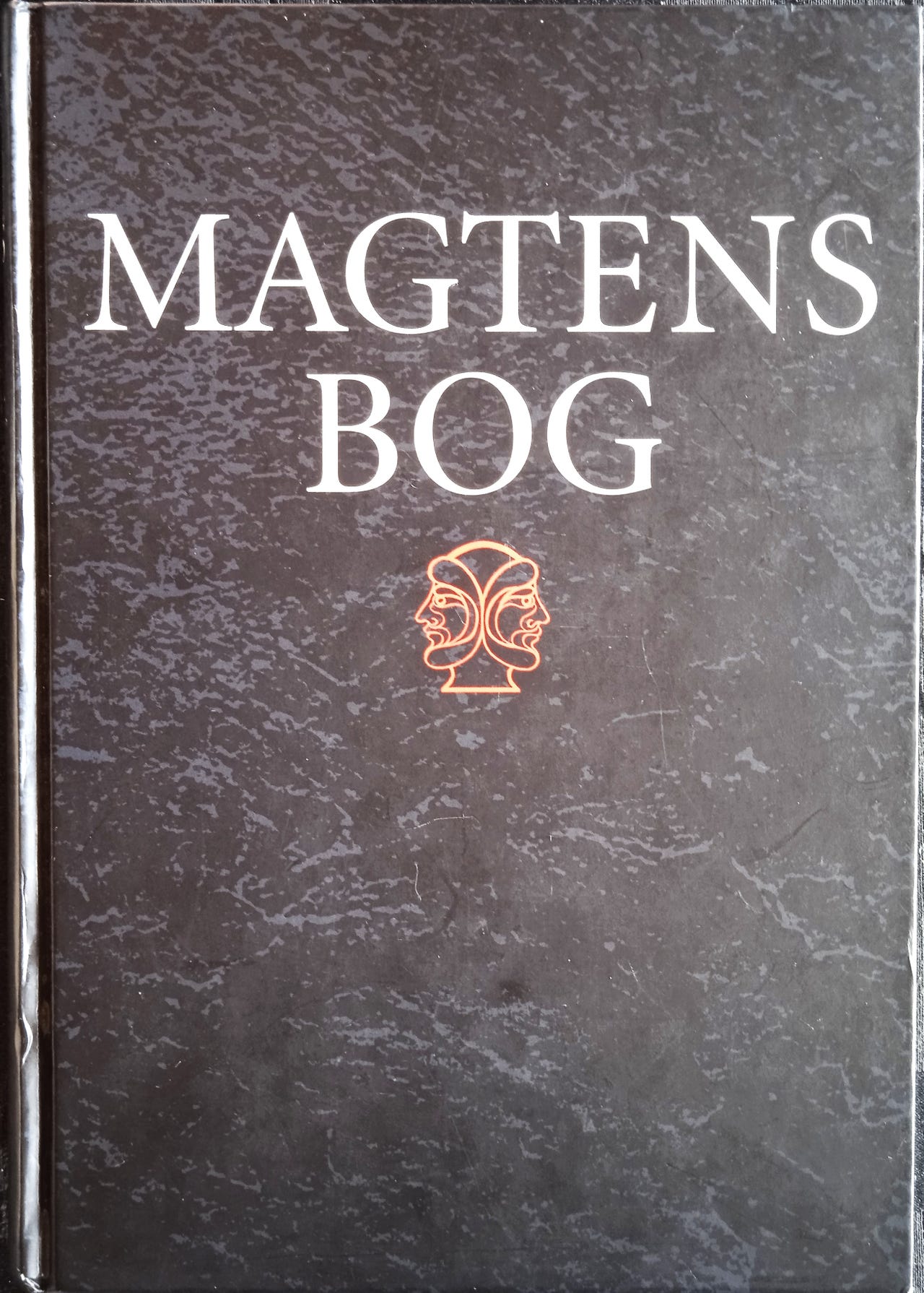 Magtens Bog | DBA
