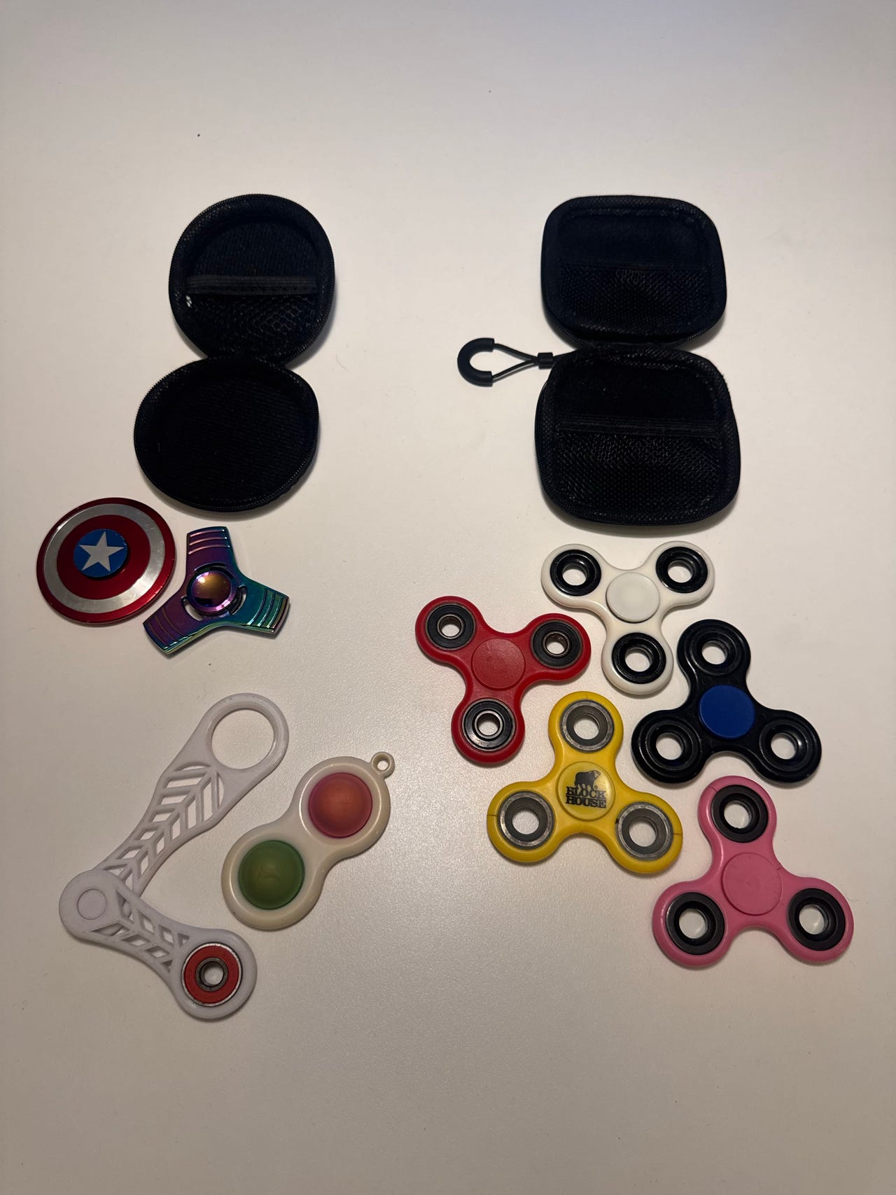 Fidget spinners, pop it og fidget pivot med tasker | DBA