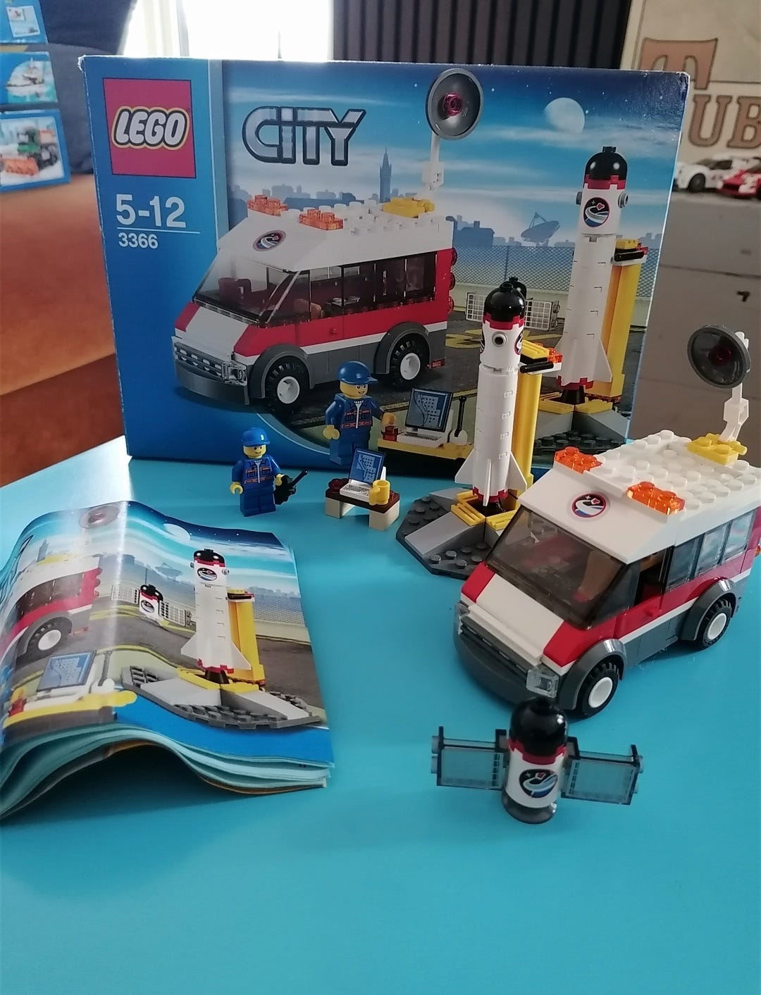 LEGO City 3366 Red and White Rescue Van with satellite Set | DBA