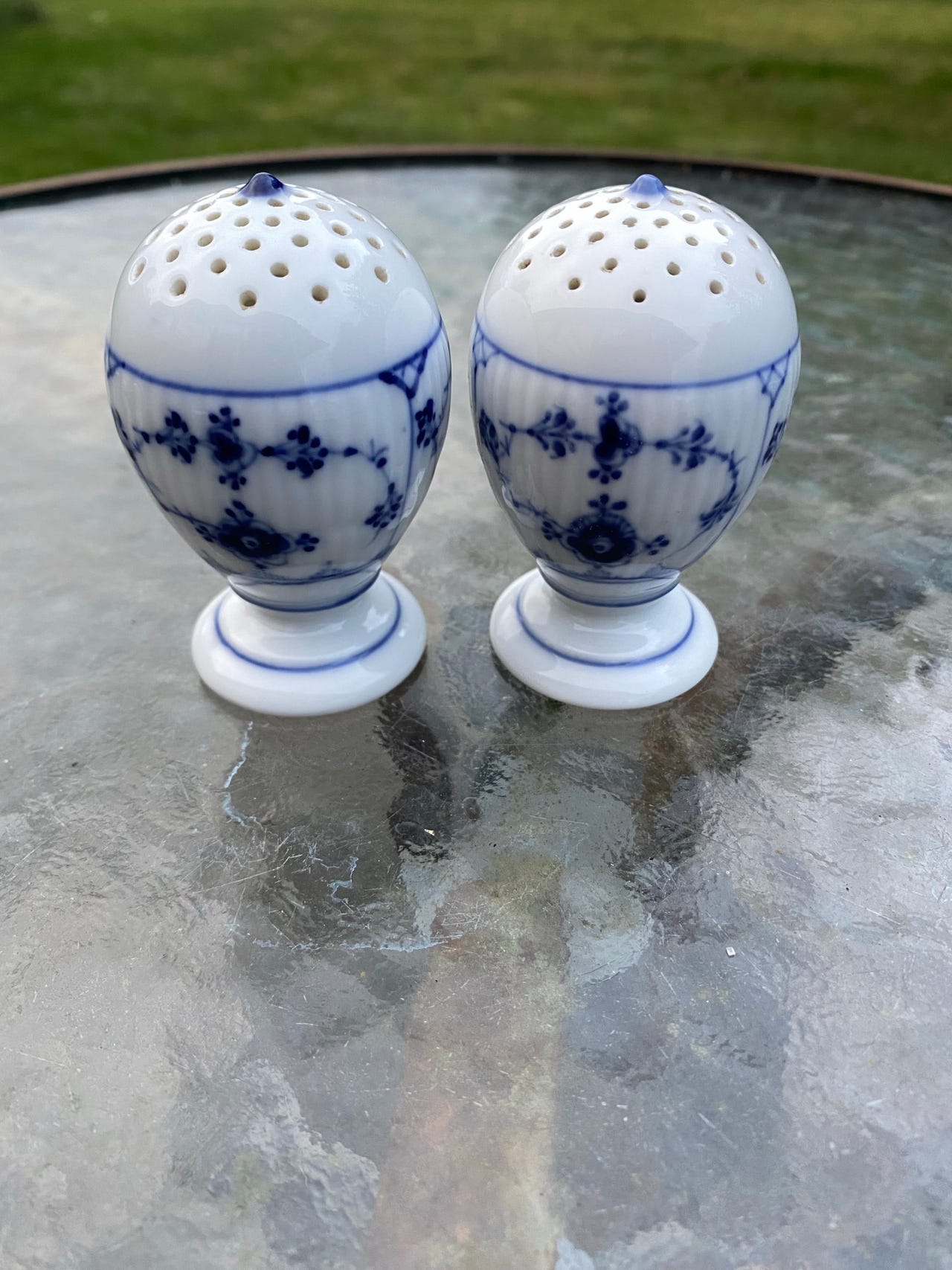 Royal Copenhagen Musselmalet Salt- og Peberbøsser i Porcelæn | DBA