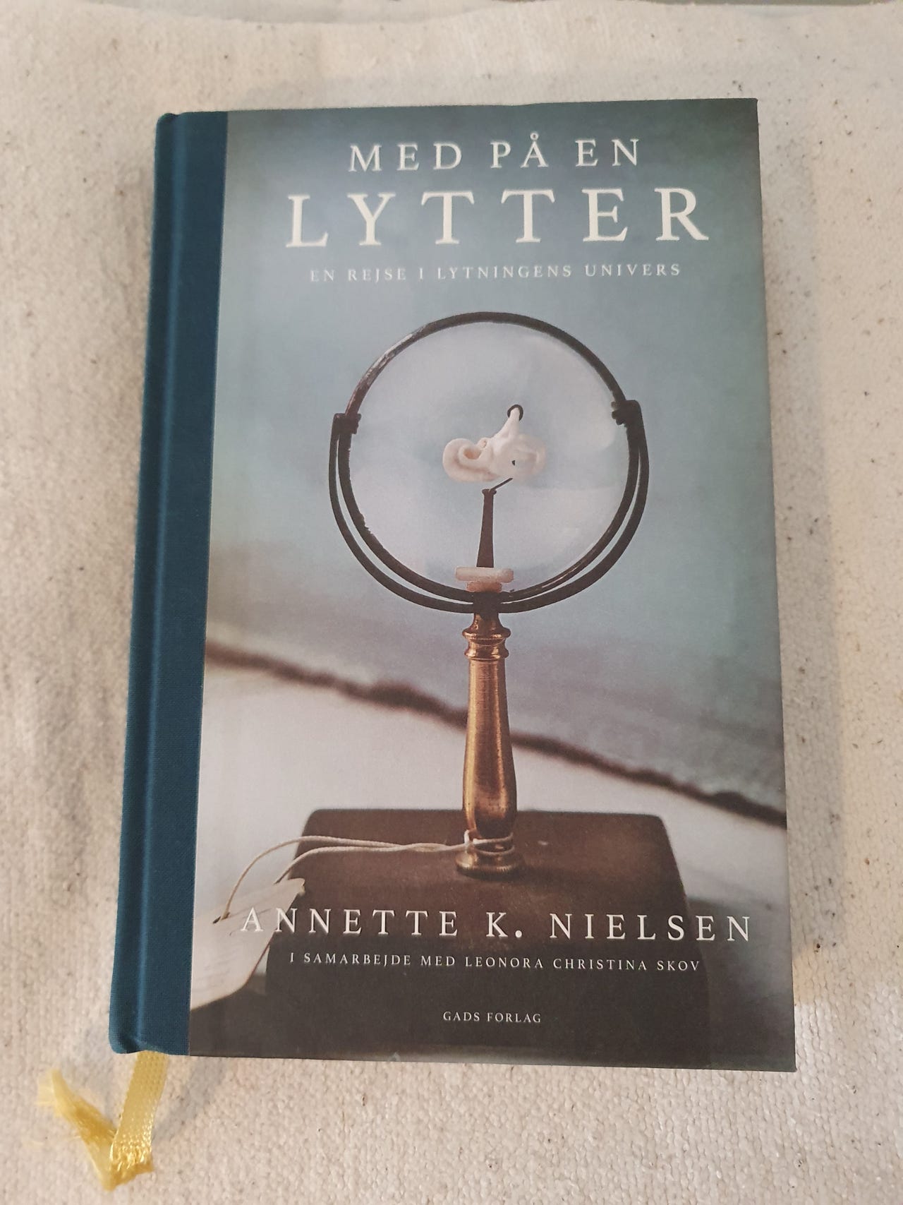 Annette K. Nielsen Med På En Lytter, signeret | DBA