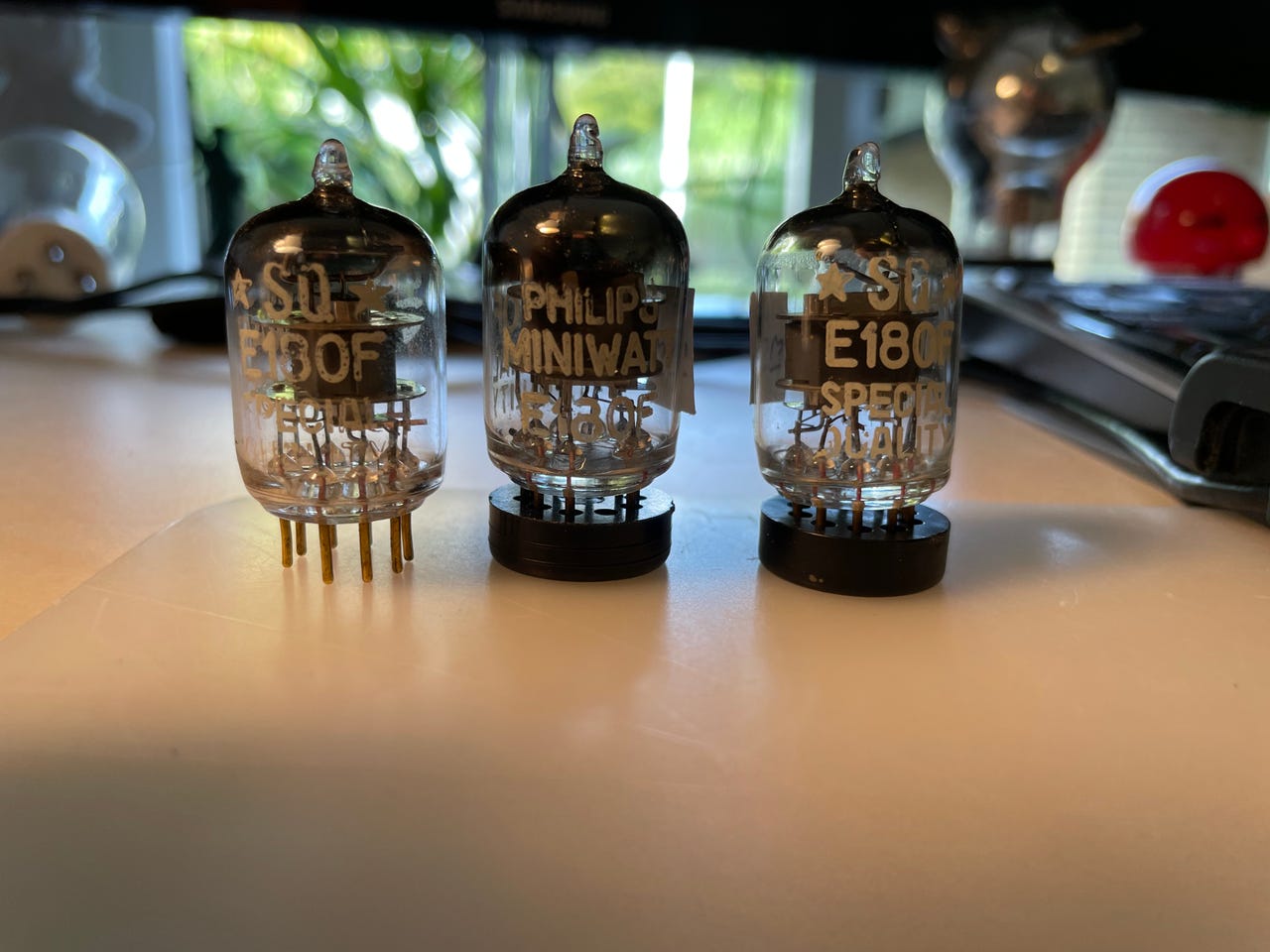 Et parrede par Philips / Miniwatt radiorør E180F med guldben | DBA
