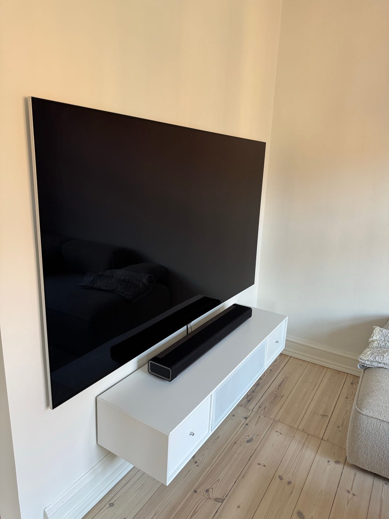 LG OLED tv 83” oled83g26la | DBA