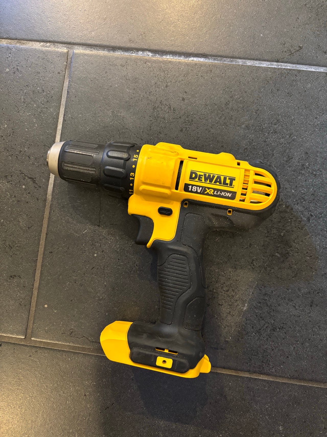 DeWalt DCD771B Boremaskine 18V uden batteri og oplader | DBA