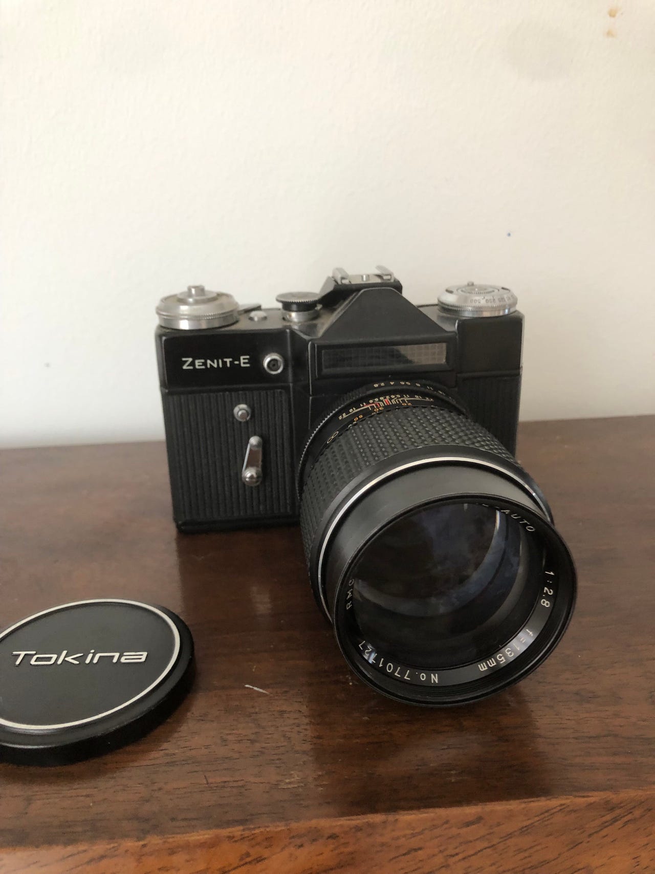 Zenit E kamera + Tokina RMC 135mm f/2.8 tele-auto objectiv | DBA