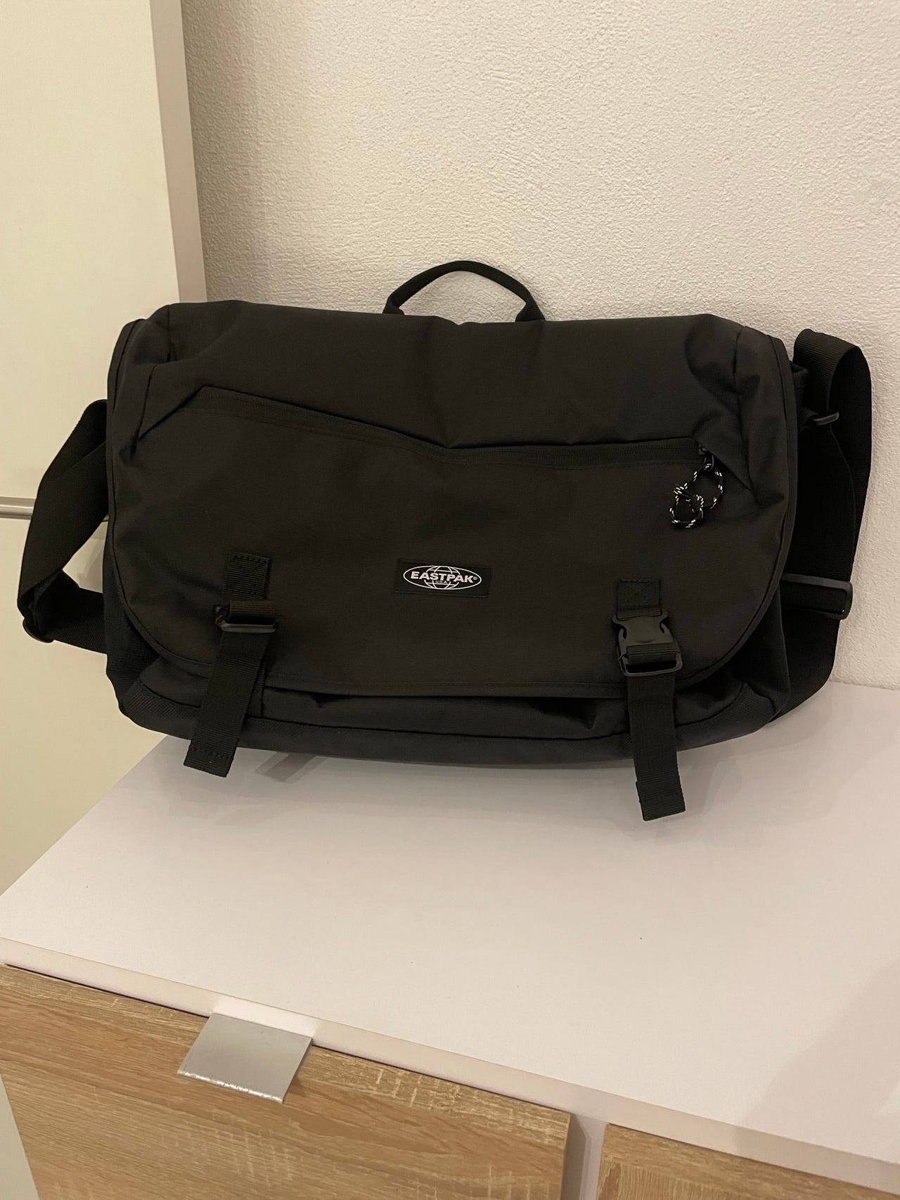 Eastpak Messenger Taske Unisex Sort Stof | DBA