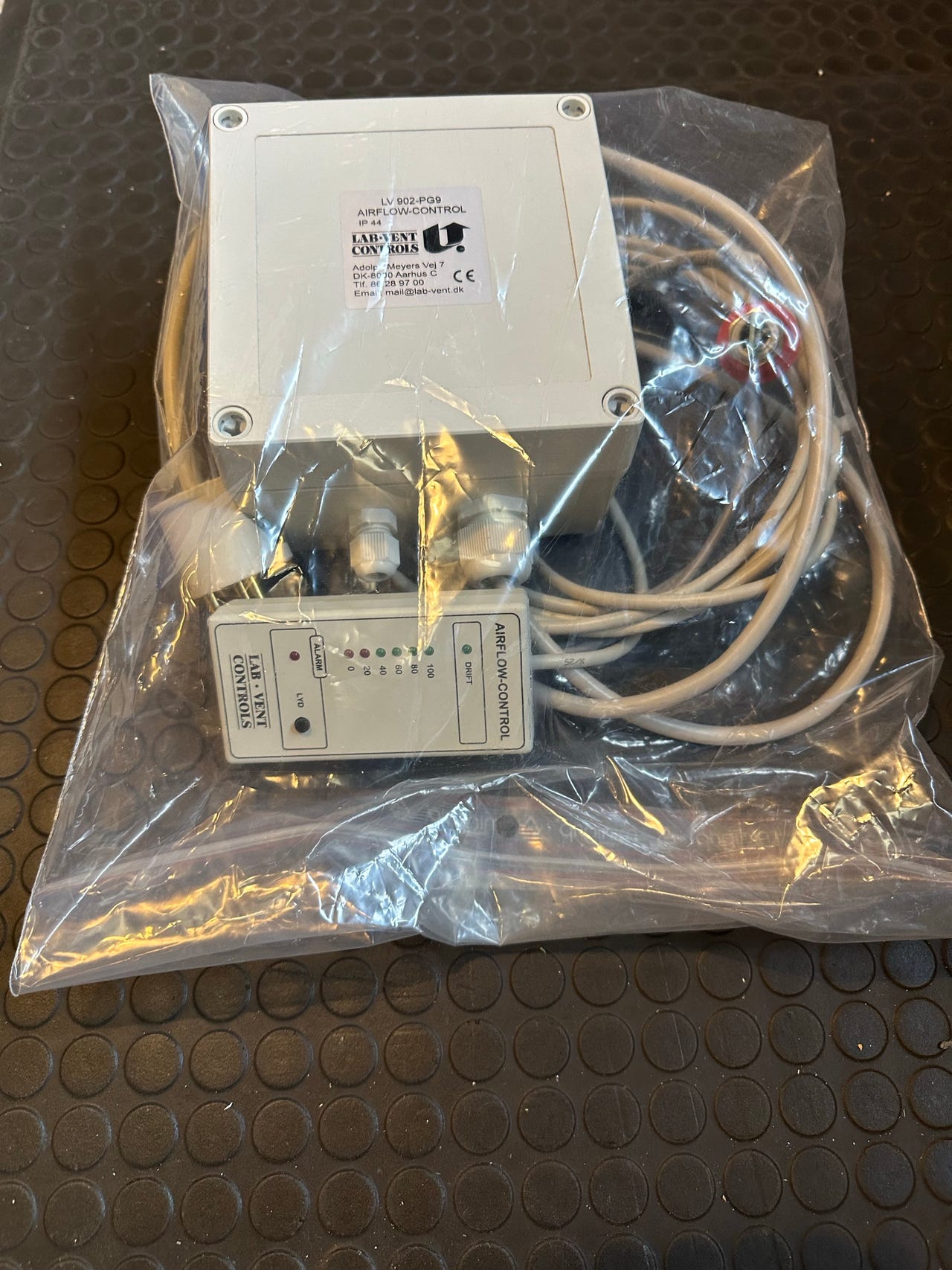 Lab Vent Controls Airflow Control Unit Elektronisk med kabler | DBA