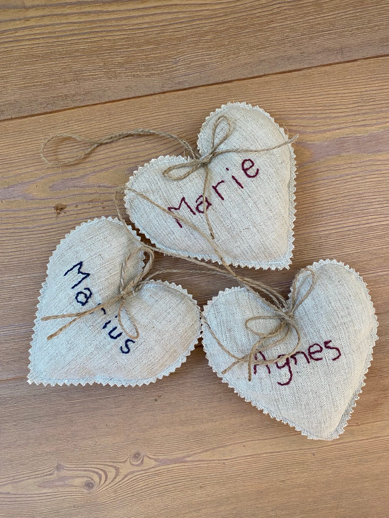 Hjerte med navn julehjerte håndbroderet pynt håndarbejde | DBA