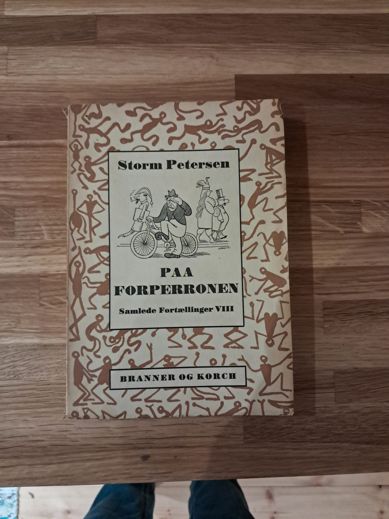 Storm Petersen. Pas forperronen | DBA