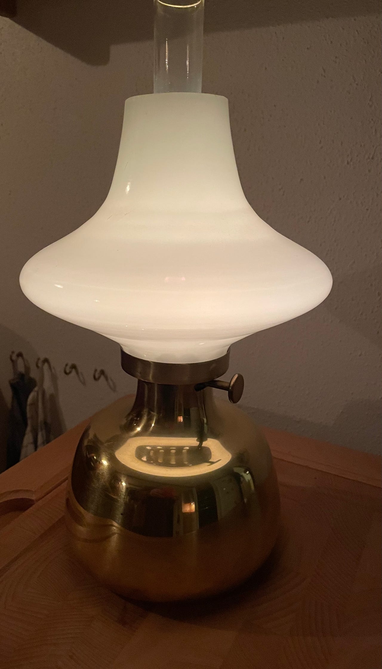 Petroleumslampe i messing Petronella | DBA