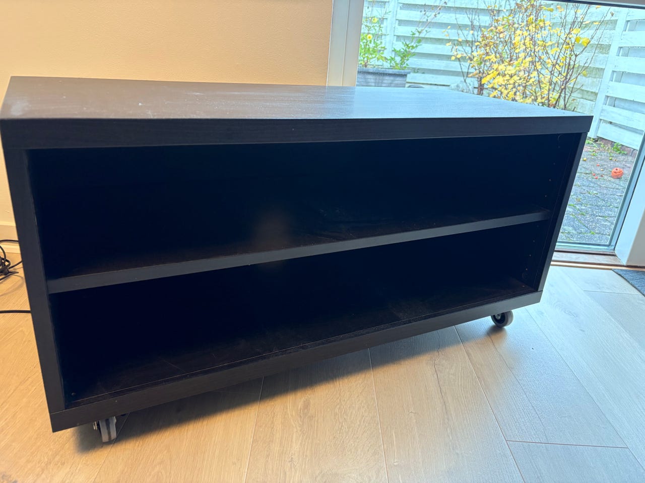 Gratis TV møbel / lav reol | DBA