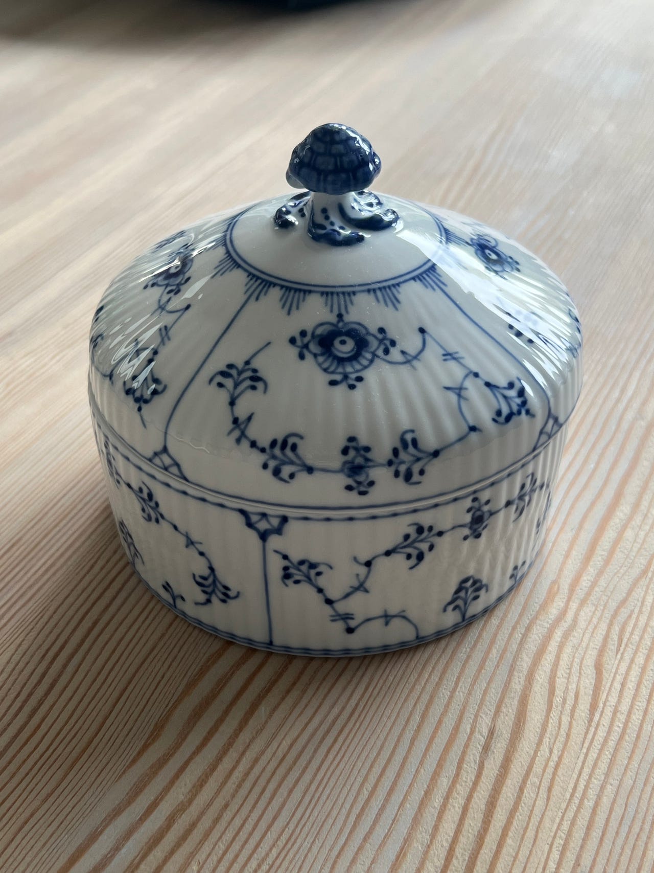 Royal Copenhagen Musselmalet bonboniere | DBA